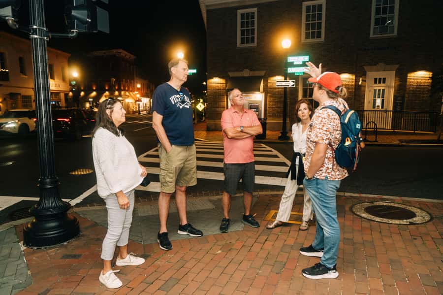 Washington DC: Georgetown Spies and Ghosts Walking Tour