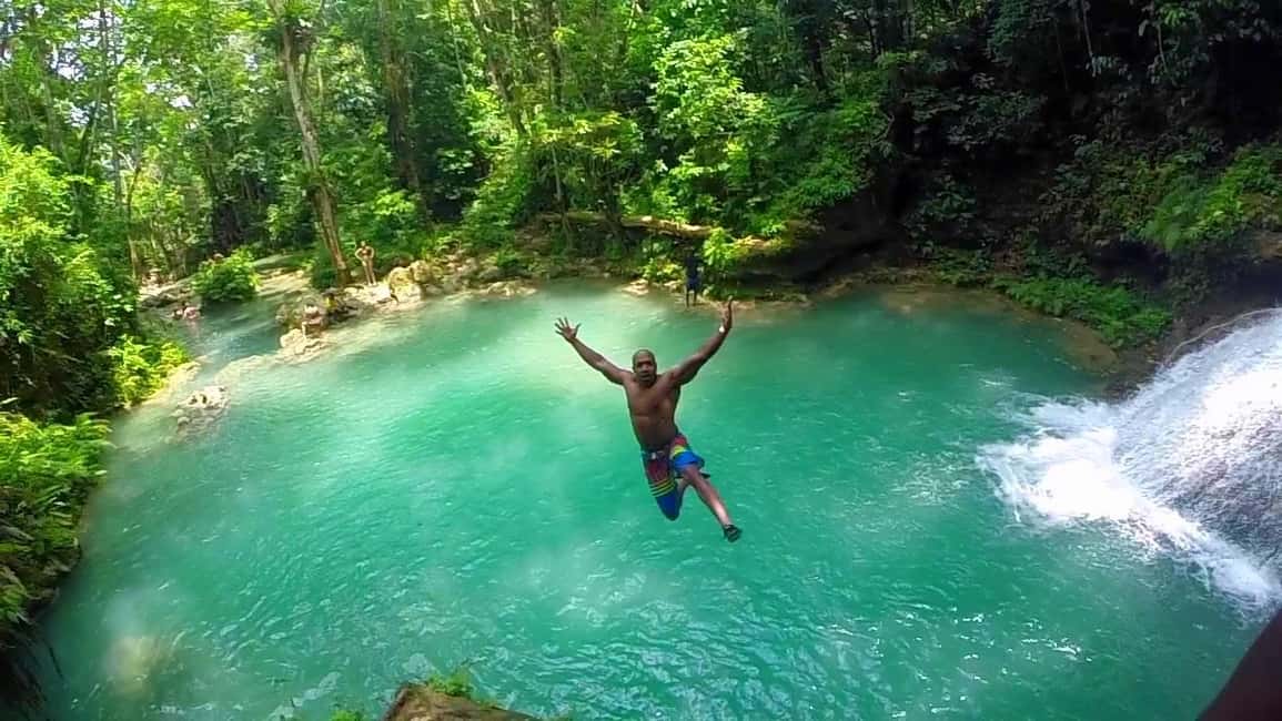 Montego Bay: Blue Hole, Dunns River, and Beach Club Trip