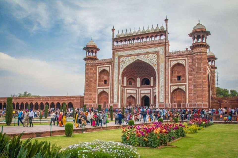 Agra: Taj Mahal Guided Tour with Fast Track Entry | The Abroad Guide