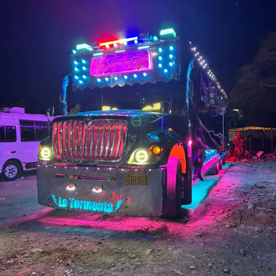Santa Marta: Rumba en Chiva con animador a bordo y Espuma!