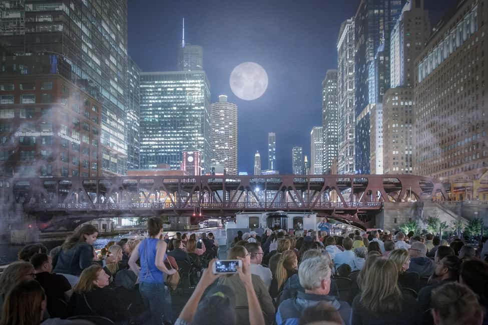 Chicago: Historic Gangsters & Twilight Tales Night Cruise