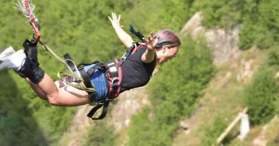 Extreme activity : Bungee jumping