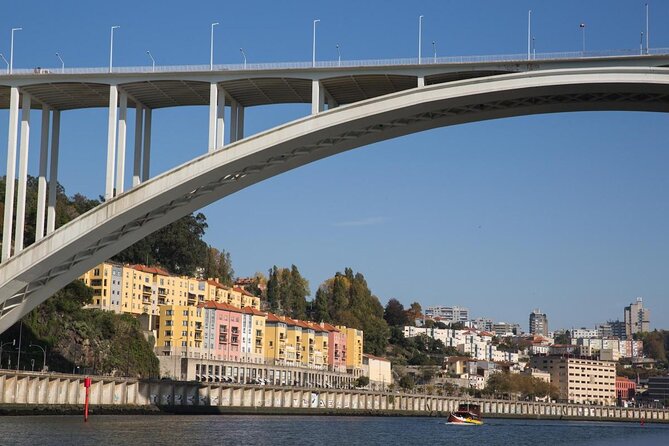 Porto: Private 6 Bridges Tour By Yacht